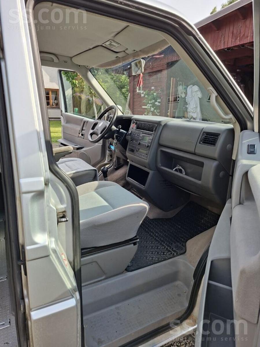 Grey Volkswagen Multivan 2001 in Riga, with an engine capacity of 2.50 L and mileage of 444 thousand km for 7200 €, photo 22 on AUTOMOTO.COM.LV