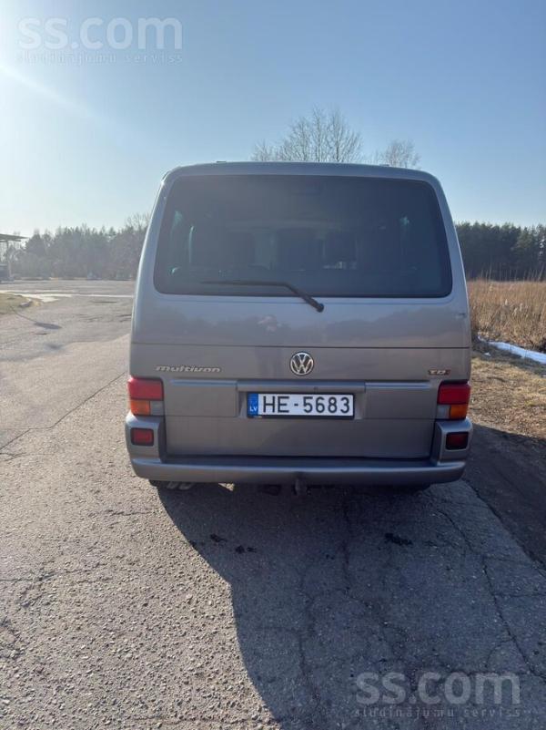 Grey Volkswagen Multivan 2002 in Liepaja, with an engine capacity of 2.50 L and mileage of 334 thousand km for 10700 €, photo 3 on AUTOMOTO.COM.LV