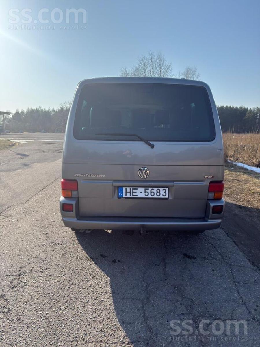 Grey Volkswagen Multivan 2002 in Liepaja, with an engine capacity of 2.50 L and mileage of 334 thousand km for 10700 €, photo 4 on AUTOMOTO.COM.LV