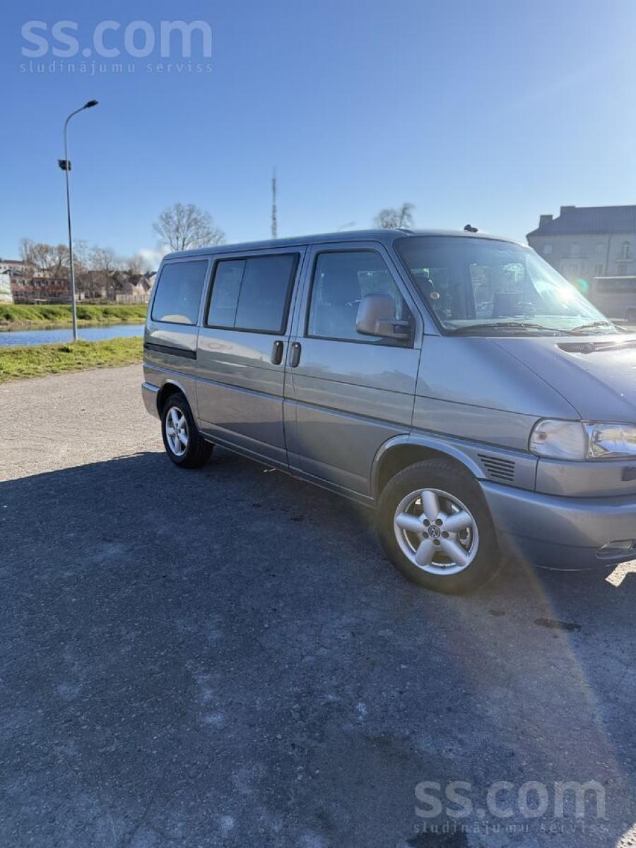 Grey Volkswagen Multivan 2002 in Liepaja, with an engine capacity of 2.50 L and mileage of 334 thousand km for 10700 €, photo 5 on AUTOMOTO.COM.LV