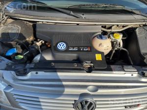 Grey Volkswagen Multivan 2002 in Liepaja, with an engine capacity of 2.50 L and mileage of 334 thousand km for 10700 €, photo 12 on AUTOMOTO.COM.LV