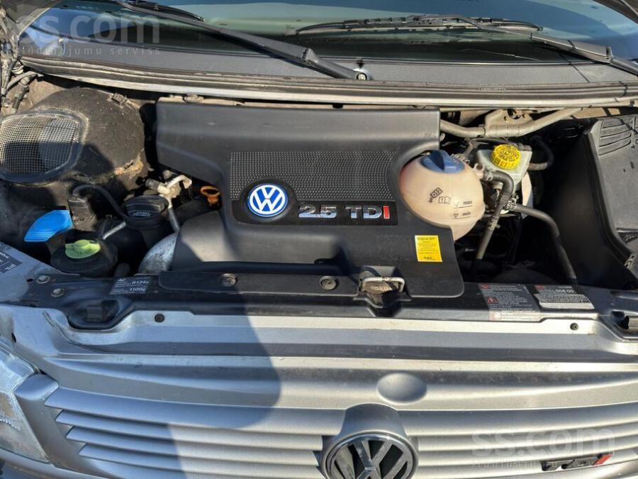 Grey Volkswagen Multivan 2002 in Liepaja, with an engine capacity of 2.50 L and mileage of 334 thousand km for 10700 €, photo 12 on AUTOMOTO.COM.LV