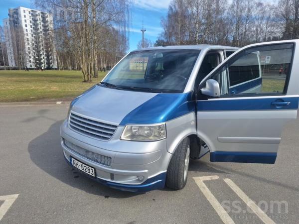 Pelēks Volkswagen Multivan 2003 Rīga, ar dzinēja tilpumu 2.50 L un nobraukumu 293 tūkst. km par 6600 €, foto 1 vietnē AUTOMOTO.COM.LV