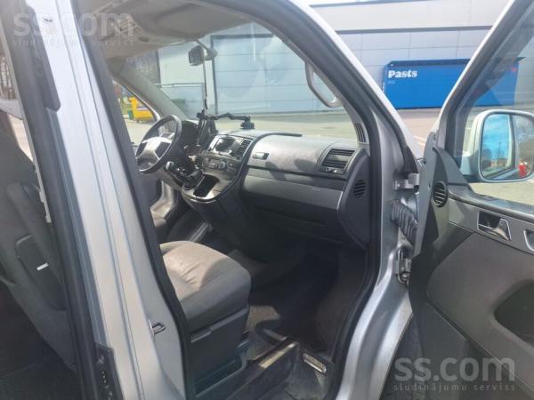 Pelēks Volkswagen Multivan 2003 Rīga, ar dzinēja tilpumu 2.50 L un nobraukumu 293 tūkst. km par 6600 €, foto 8 vietnē AUTOMOTO.COM.LV