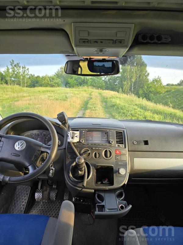 Pelēks Volkswagen Multivan 2003 Daugavpils, ar dzinēja tilpumu 2.50 L un nobraukumu 318 tūkst. km par 5500 €, foto 6 vietnē AUTOMOTO.COM.LV