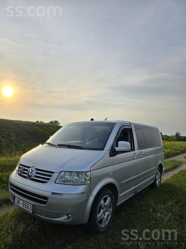 Pelēks Volkswagen Multivan 2003 Daugavpils, ar dzinēja tilpumu 2.50 L un nobraukumu 318 tūkst. km par 5500 €, foto 7 vietnē AUTOMOTO.COM.LV
