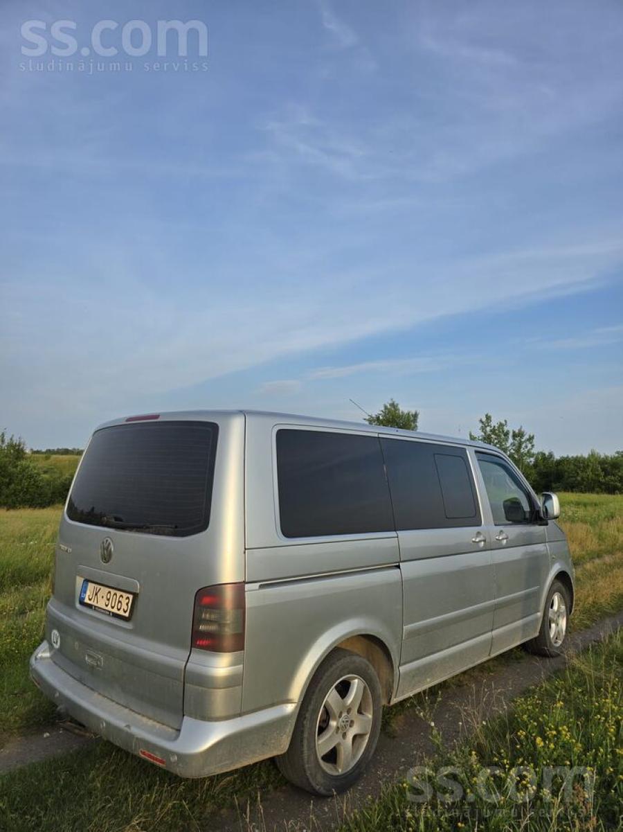 Grey Volkswagen Multivan 2003 in Daugavpils, with an engine capacity of 2.50 L and mileage of 318 thousand km for 5500 €, photo 9 on AUTOMOTO.COM.LV