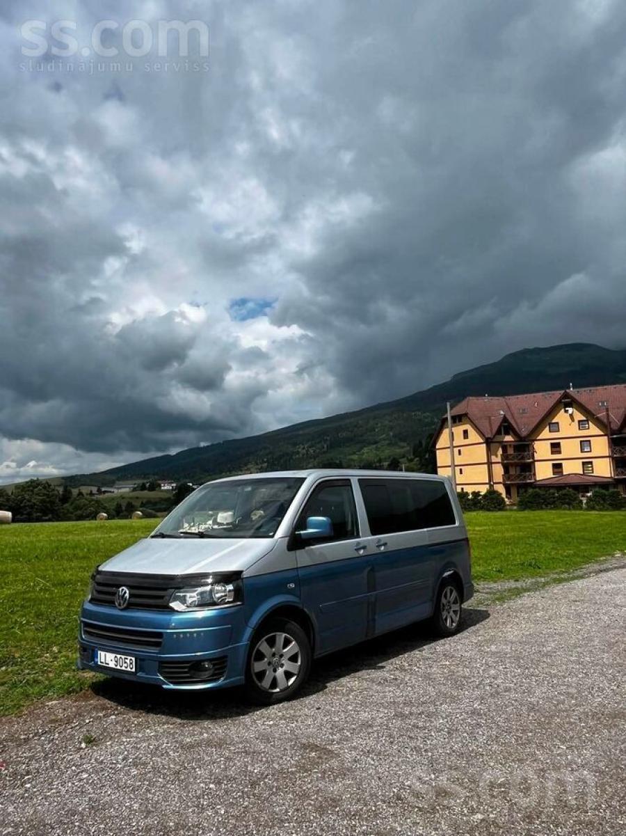 Grey Volkswagen Multivan 2003 in Riga, with an engine capacity of 2.50 L and mileage of 494 thousand km for 4500 €, photo 1 on AUTOMOTO.COM.LV