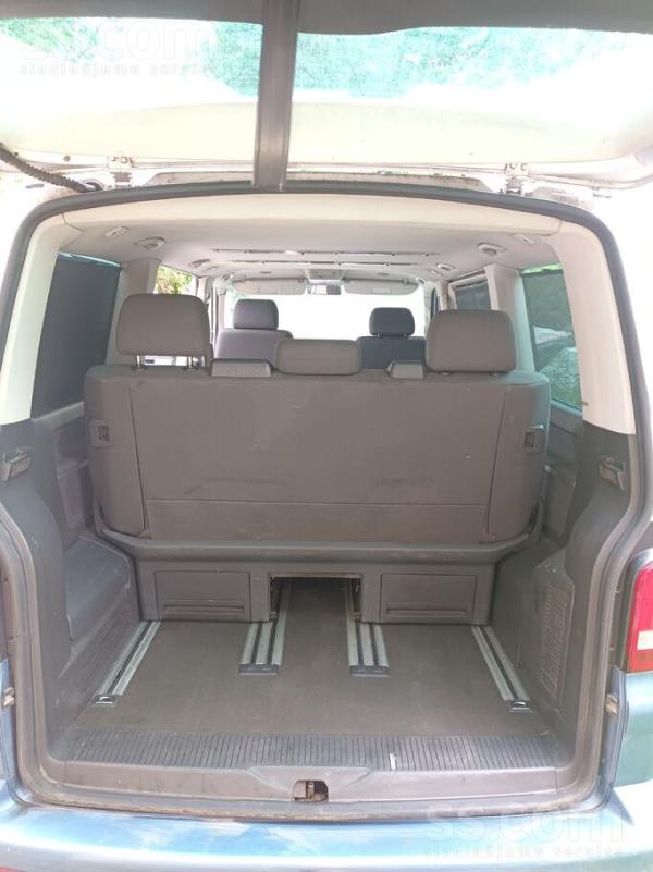 Pelēks Volkswagen Multivan 2003 Rīga, ar dzinēja tilpumu 2.50 L un nobraukumu 494 tūkst. km par 4500 €, foto 3 vietnē AUTOMOTO.COM.LV