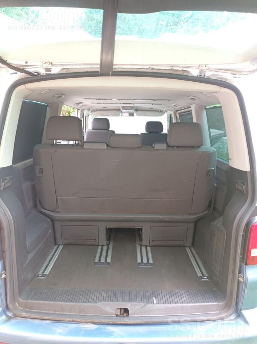 Grey Volkswagen Multivan 2003 in Riga, with an engine capacity of 2.50 L and mileage of 494 thousand km for 4500 €, photo 4 on AUTOMOTO.COM.LV
