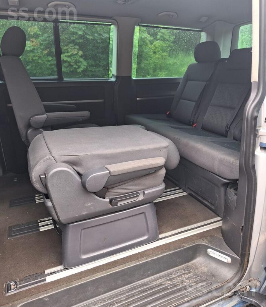 Grey Volkswagen Multivan 2003 in Riga, with an engine capacity of 2.50 L and mileage of 494 thousand km for 4500 €, photo 9 on AUTOMOTO.COM.LV