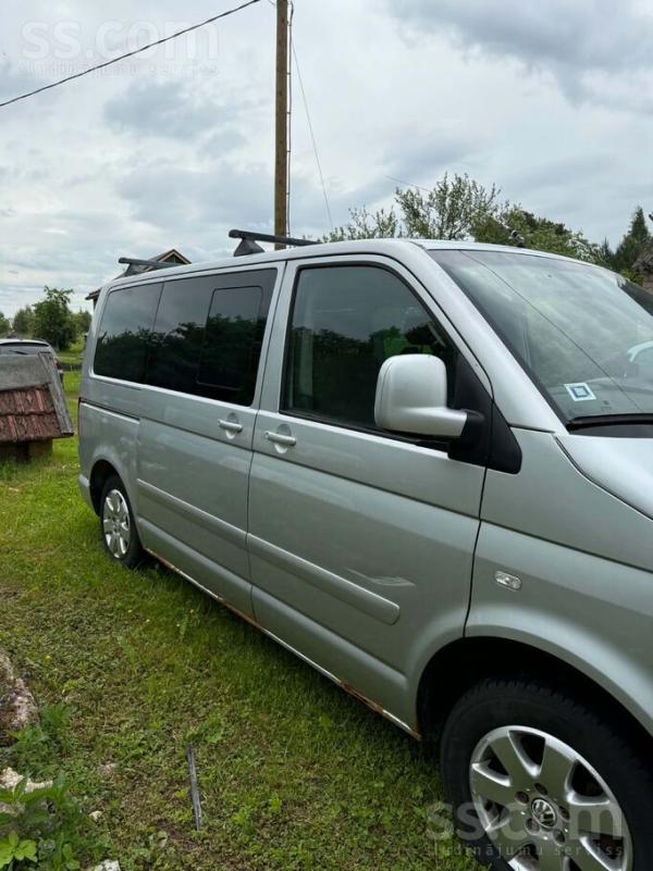 Grey Volkswagen Multivan 2003 in Gulbene, with an engine capacity of 2.50 L and mileage of 419 thousand km for 4000 €, photo 2 on AUTOMOTO.COM.LV