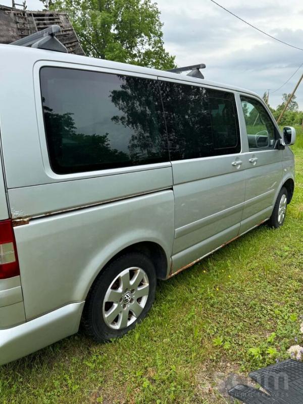 Grey Volkswagen Multivan 2003 in Gulbene, with an engine capacity of 2.50 L and mileage of 419 thousand km for 4000 €, photo 5 on AUTOMOTO.COM.LV