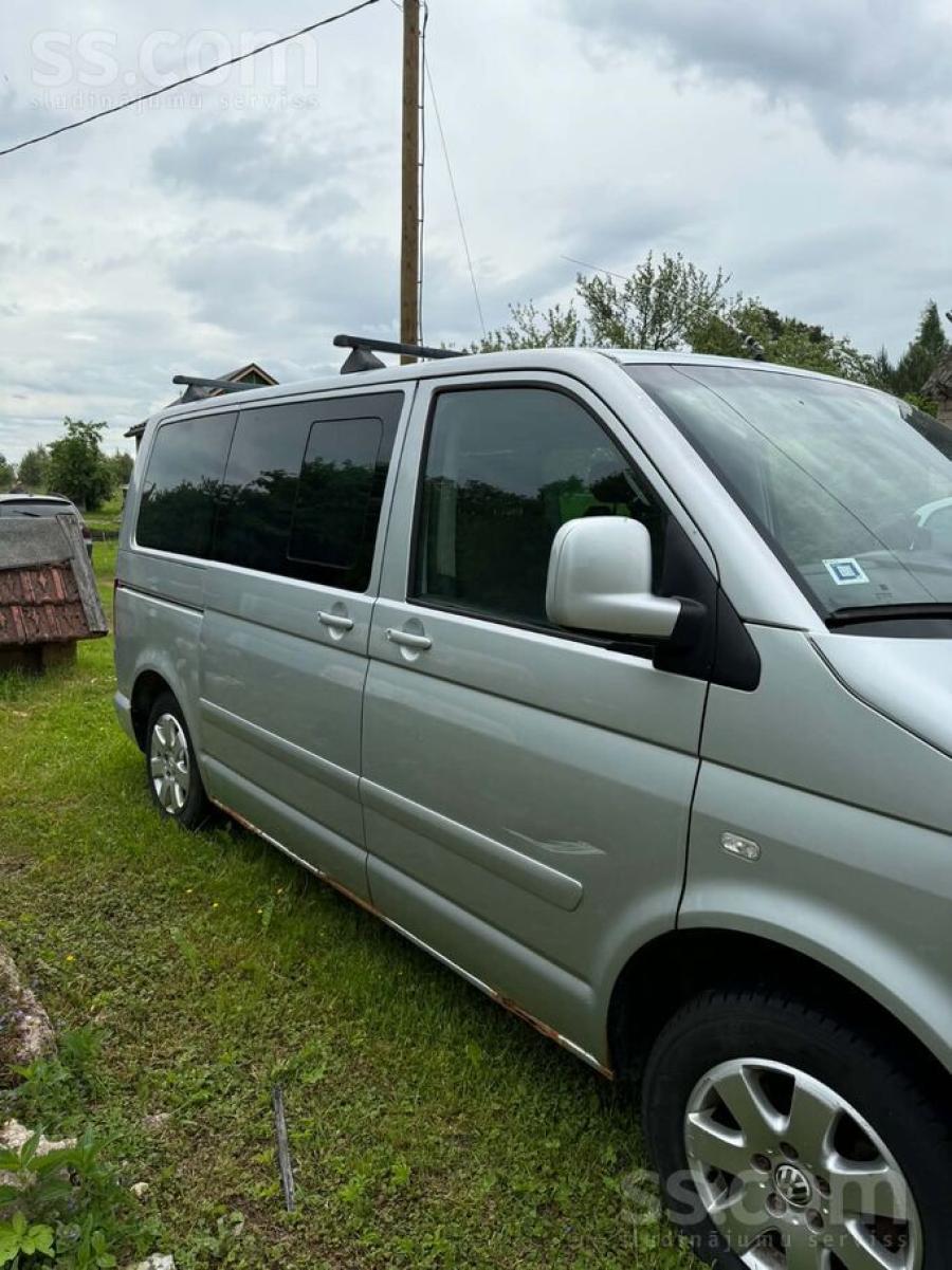 Grey Volkswagen Multivan 2003 in Gulbene, with an engine capacity of 2.50 L and mileage of 419 thousand km for 4000 €, photo 3 on AUTOMOTO.COM.LV
