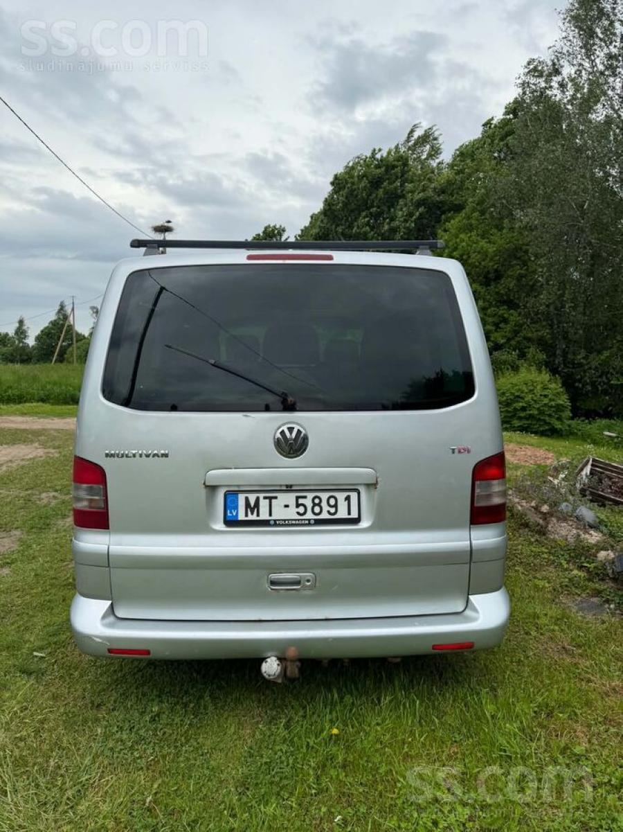 Grey Volkswagen Multivan 2003 in Gulbene, with an engine capacity of 2.50 L and mileage of 419 thousand km for 4000 €, photo 5 on AUTOMOTO.COM.LV