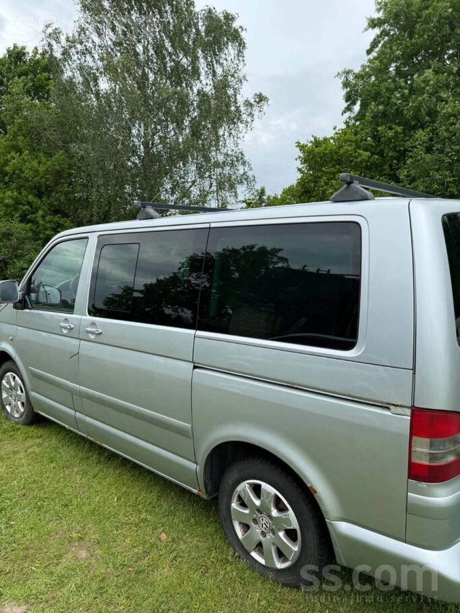 Grey Volkswagen Multivan 2003 in Gulbene, with an engine capacity of 2.50 L and mileage of 419 thousand km for 4000 €, photo 7 on AUTOMOTO.COM.LV