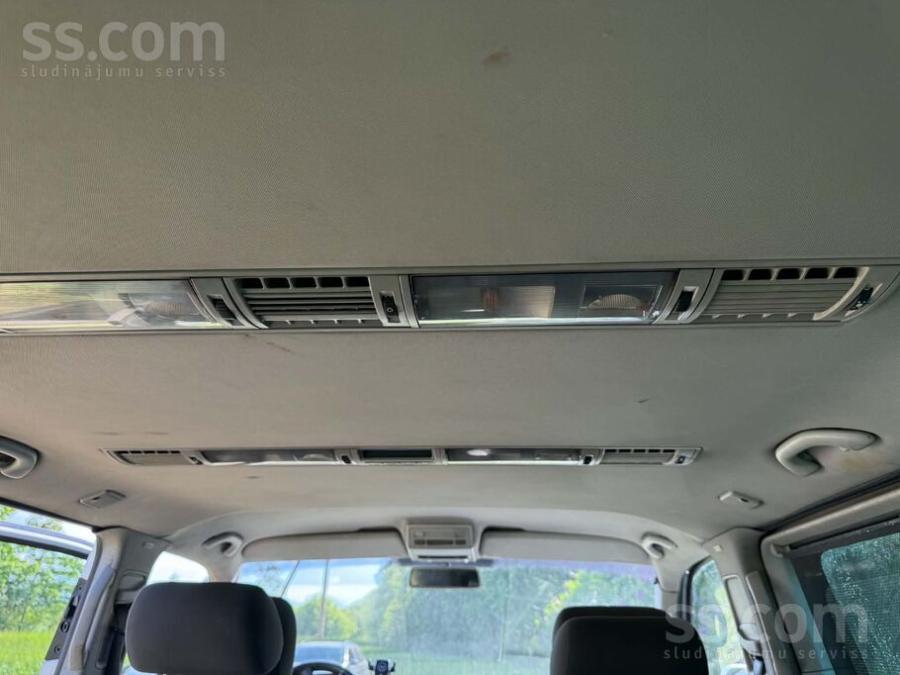 Grey Volkswagen Multivan 2003 in Gulbene, with an engine capacity of 2.50 L and mileage of 419 thousand km for 4000 €, photo 9 on AUTOMOTO.COM.LV