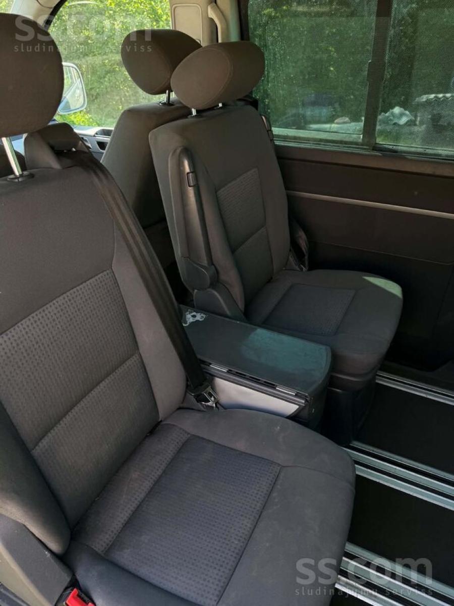 Grey Volkswagen Multivan 2003 in Gulbene, with an engine capacity of 2.50 L and mileage of 419 thousand km for 4000 €, photo 11 on AUTOMOTO.COM.LV