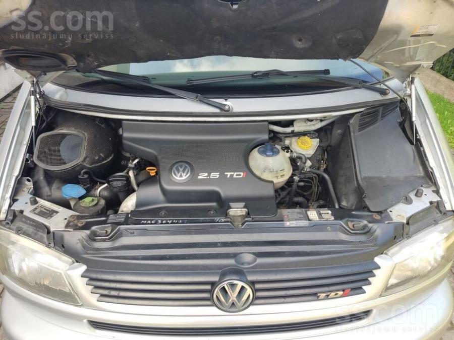 Grey Volkswagen Multivan 2003 in Ogre, with an engine capacity of 2.50 L and mileage of 352 thousand km for 9500 €, photo 5 on AUTOMOTO.COM.LV