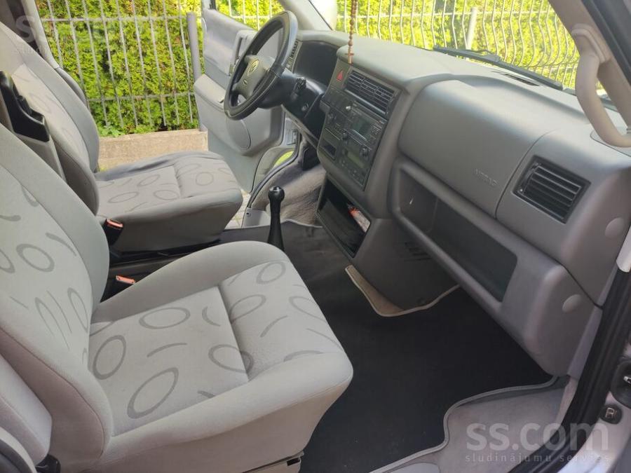 Grey Volkswagen Multivan 2003 in Ogre, with an engine capacity of 2.50 L and mileage of 352 thousand km for 9500 €, photo 10 on AUTOMOTO.COM.LV