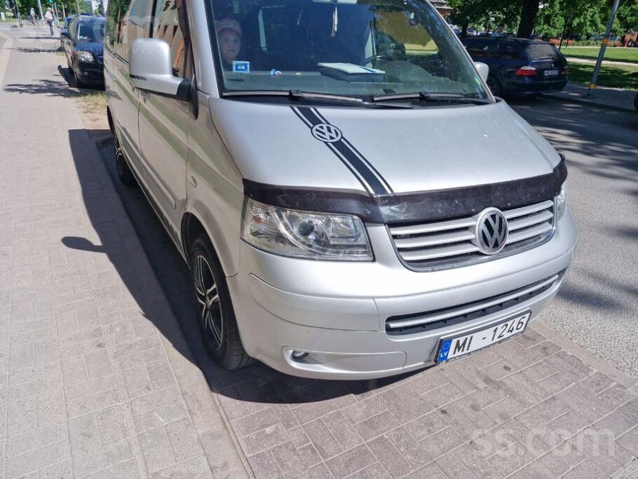 Grey Volkswagen Multivan 2003 in Jelgava, with an engine capacity of 2.50 L and mileage of 320 thousand km for 6500 €, photo 3 on AUTOMOTO.COM.LV