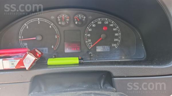 Pelēks Volkswagen Multivan 2003 Jelgava, ar dzinēja tilpumu 2.50 L un nobraukumu 320 tūkst. km par 6500 €, foto 7 vietnē AUTOMOTO.COM.LV
