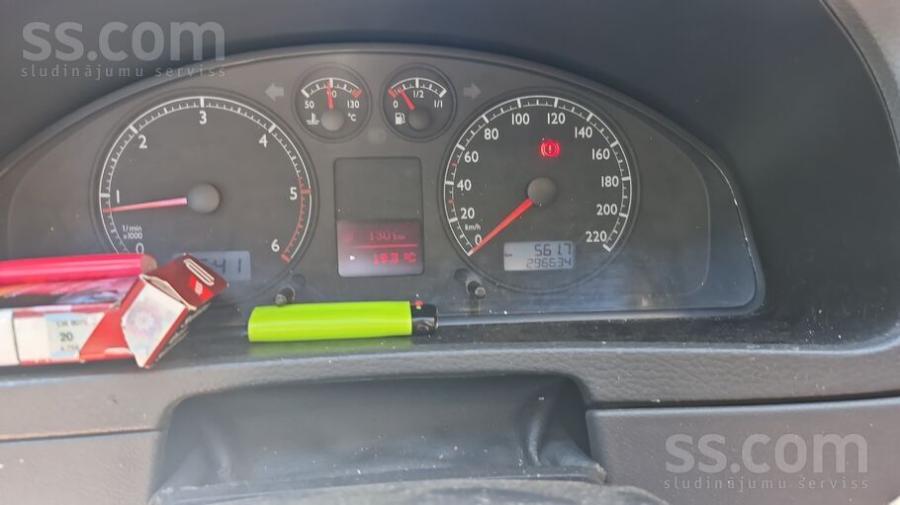 Grey Volkswagen Multivan 2003 in Jelgava, with an engine capacity of 2.50 L and mileage of 320 thousand km for 6500 €, photo 7 on AUTOMOTO.COM.LV