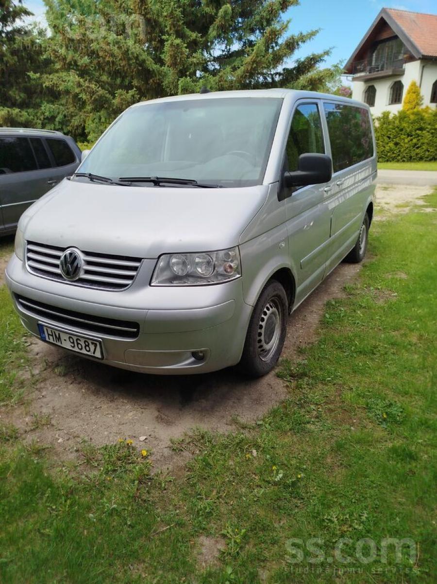 Pelēks Volkswagen Multivan 2003 Rīga, ar dzinēja tilpumu 2.50 L un nobraukumu 405 tūkst. km par 5200 €, foto 1 vietnē AUTOMOTO.COM.LV