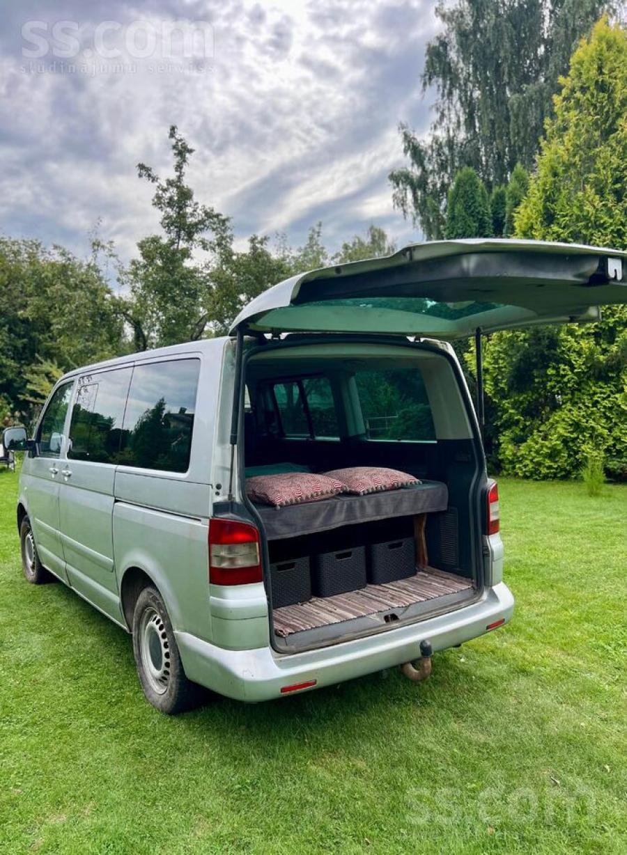 Pelēks Volkswagen Multivan 2003 Rīga, ar dzinēja tilpumu 2.50 L un nobraukumu 405 tūkst. km par 5200 €, foto 5 vietnē AUTOMOTO.COM.LV