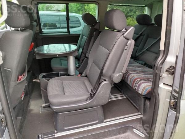 Pelēks Volkswagen Multivan 2003 Rīga, ar dzinēja tilpumu 2.50 L un nobraukumu 405 tūkst. km par 5200 €, foto 6 vietnē AUTOMOTO.COM.LV