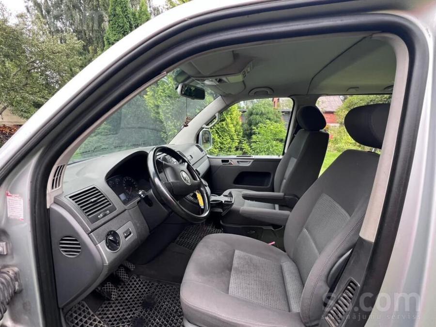 Pelēks Volkswagen Multivan 2003 Rīga, ar dzinēja tilpumu 2.50 L un nobraukumu 405 tūkst. km par 5200 €, foto 13 vietnē AUTOMOTO.COM.LV
