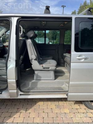 Pelēks Volkswagen Multivan 2004 Rīga, ar dzinēja tilpumu 2.50 L un nobraukumu 459 tūkst. km par 3200 €, foto 12 vietnē AUTOMOTO.COM.LV