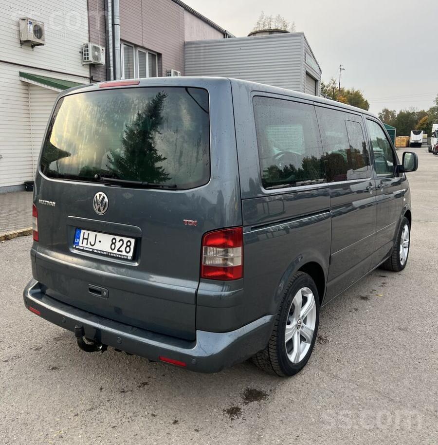 Grey Volkswagen Multivan 2005 in Riga, with an engine capacity of 2.50 L and mileage of 282 thousand km for 7850 €, photo 5 on AUTOMOTO.COM.LV