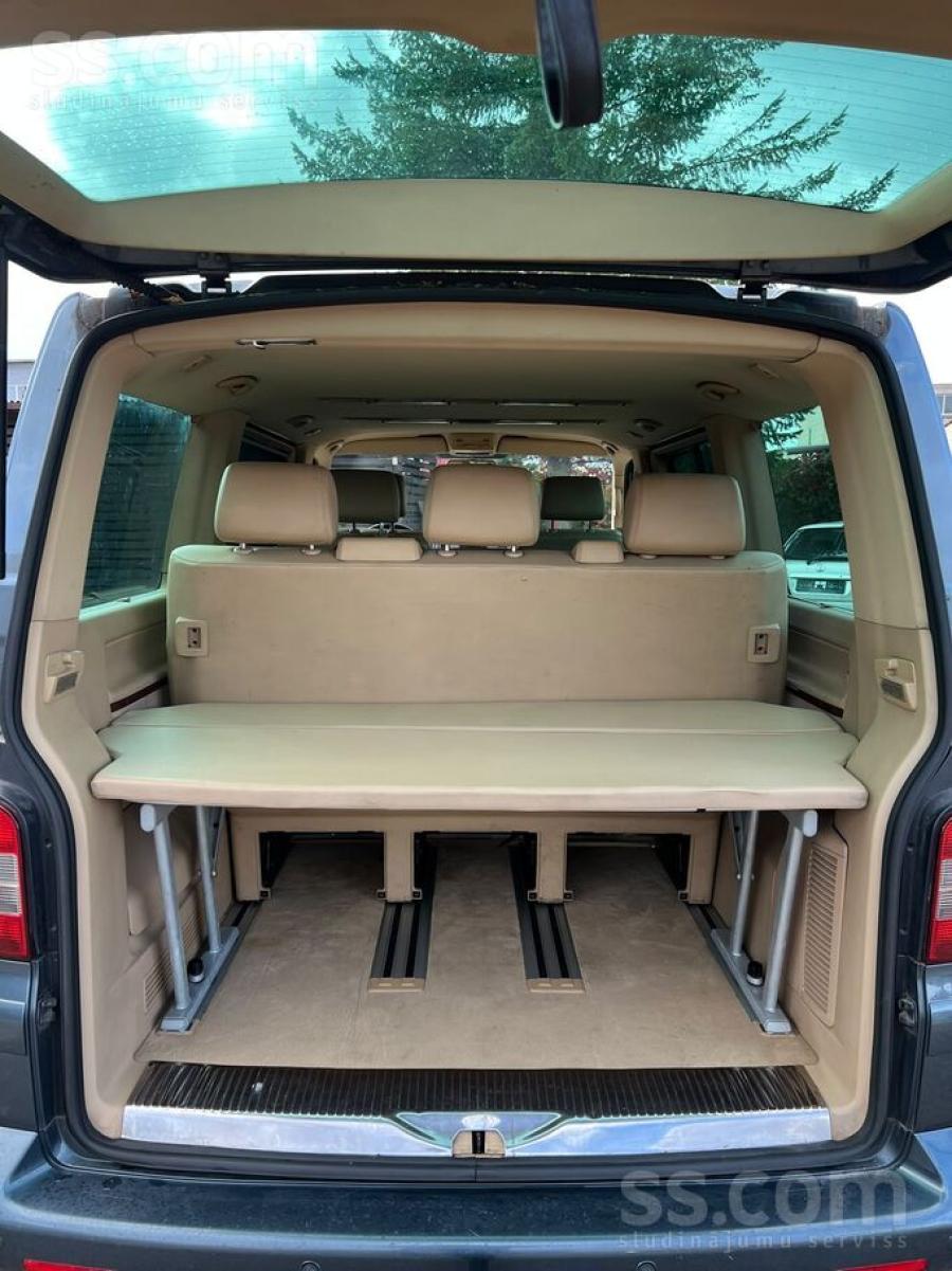 Grey Volkswagen Multivan 2005 in Riga, with an engine capacity of 2.50 L and mileage of 282 thousand km for 7850 €, photo 12 on AUTOMOTO.COM.LV