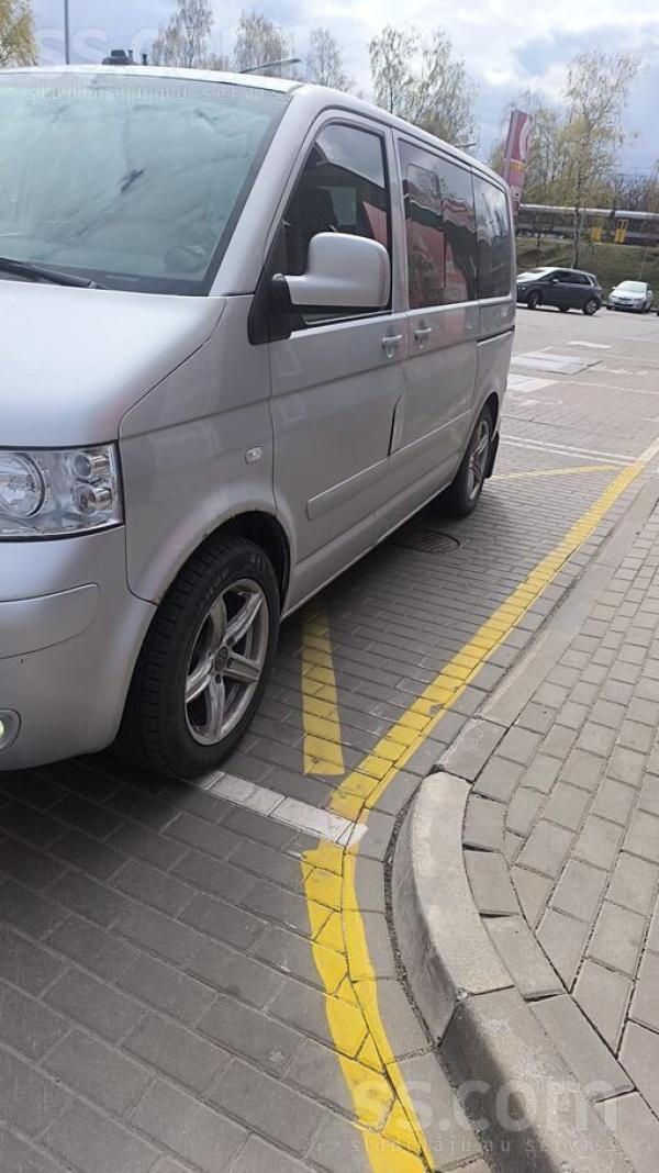 Pelēks Volkswagen Multivan 2006 Rīga, ar dzinēja tilpumu 3.20 L un nobraukumu 392 tūkst. km par 5300 €, foto 3 vietnē AUTOMOTO.COM.LV