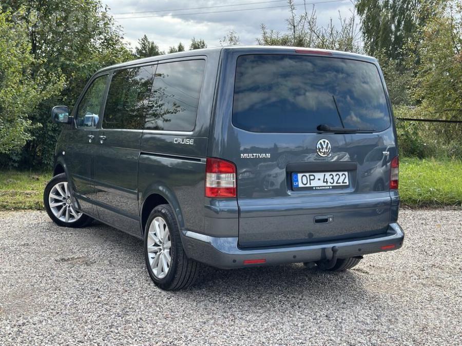 Grey Volkswagen Multivan 2006 in Tukums, with an engine capacity of 2.50 L and mileage of 320 thousand km for 8490 €, photo 6 on AUTOMOTO.COM.LV