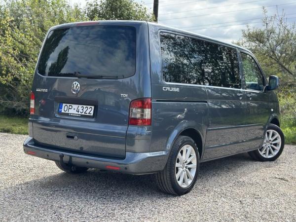 Grey Volkswagen Multivan 2006 in Tukums, with an engine capacity of 2.50 L and mileage of 320 thousand km for 8490 €, photo 7 on AUTOMOTO.COM.LV