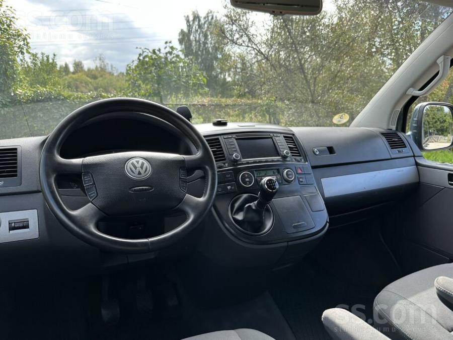 Grey Volkswagen Multivan 2006 in Tukums, with an engine capacity of 2.50 L and mileage of 320 thousand km for 8490 €, photo 8 on AUTOMOTO.COM.LV