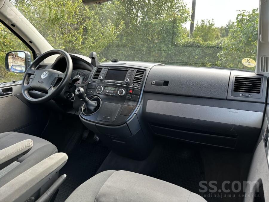 Grey Volkswagen Multivan 2006 in Tukums, with an engine capacity of 2.50 L and mileage of 320 thousand km for 8490 €, photo 9 on AUTOMOTO.COM.LV