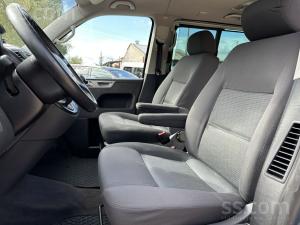 Grey Volkswagen Multivan 2006 in Tukums, with an engine capacity of 2.50 L and mileage of 320 thousand km for 8490 €, photo 10 on AUTOMOTO.COM.LV