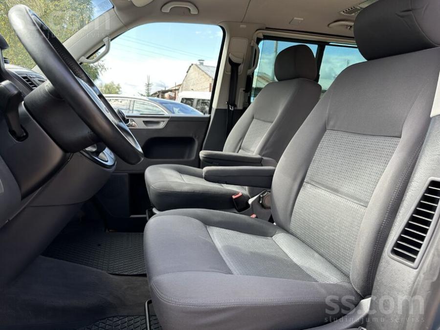 Grey Volkswagen Multivan 2006 in Tukums, with an engine capacity of 2.50 L and mileage of 320 thousand km for 8490 €, photo 10 on AUTOMOTO.COM.LV