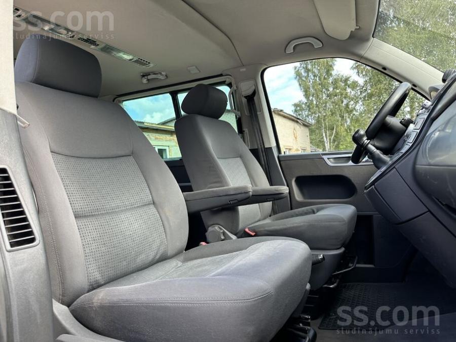 Grey Volkswagen Multivan 2006 in Tukums, with an engine capacity of 2.50 L and mileage of 320 thousand km for 8490 €, photo 11 on AUTOMOTO.COM.LV