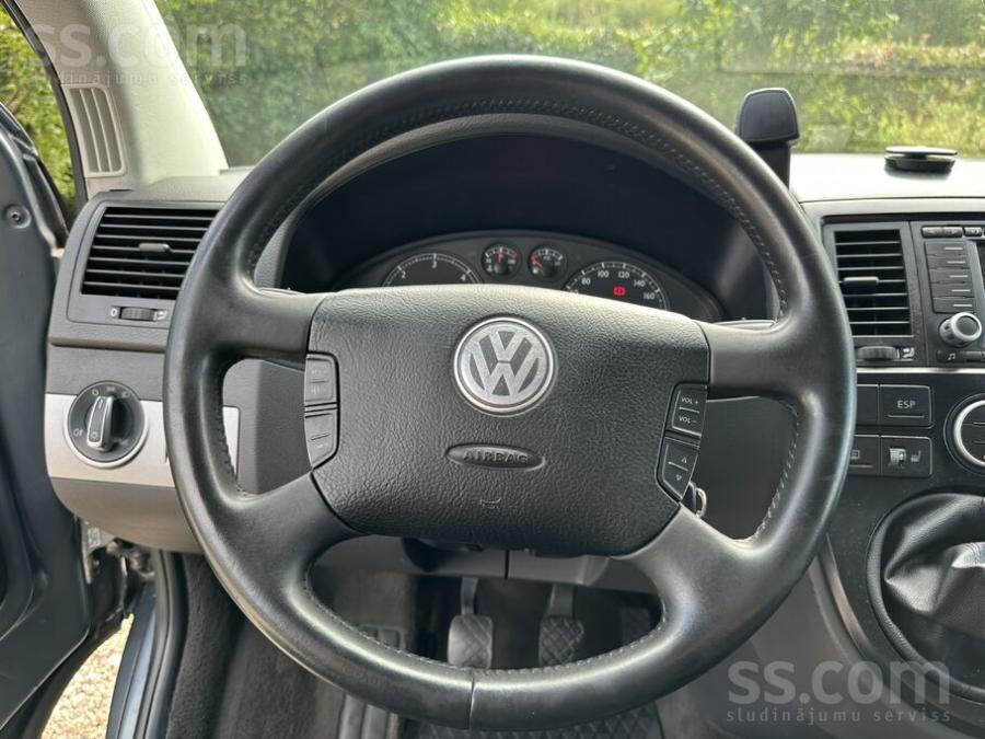 Grey Volkswagen Multivan 2006 in Tukums, with an engine capacity of 2.50 L and mileage of 320 thousand km for 8490 €, photo 19 on AUTOMOTO.COM.LV
