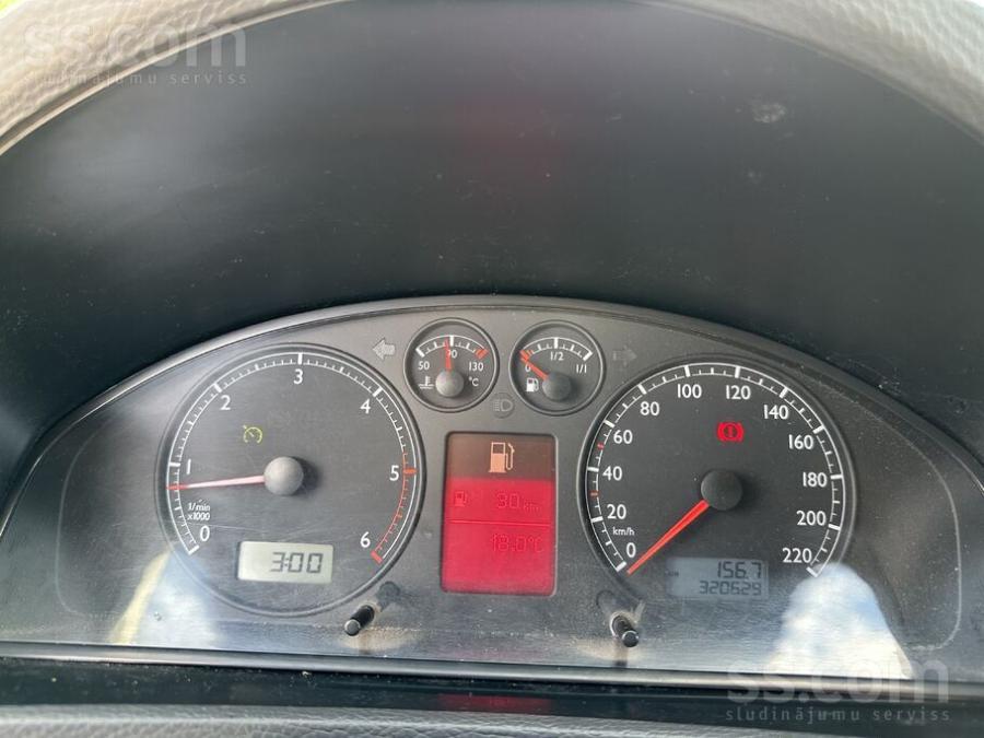 Grey Volkswagen Multivan 2006 in Tukums, with an engine capacity of 2.50 L and mileage of 320 thousand km for 8490 €, photo 20 on AUTOMOTO.COM.LV