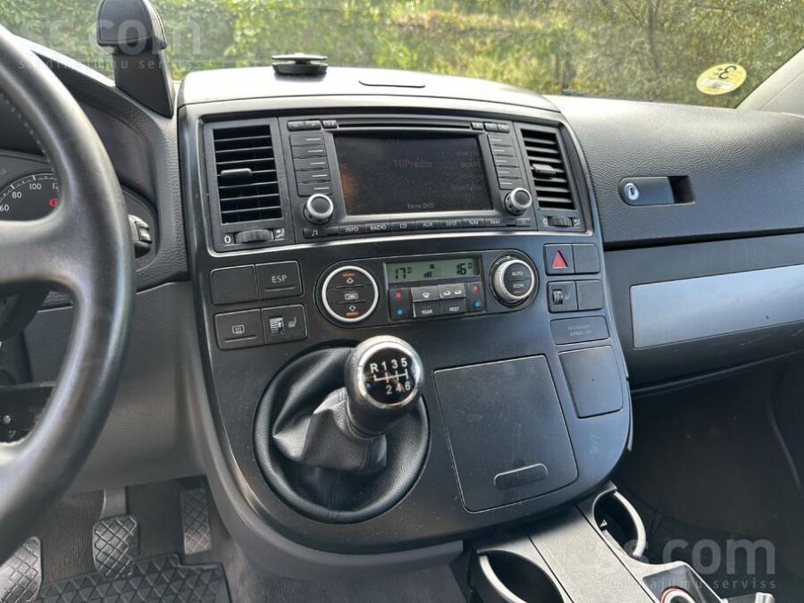 Grey Volkswagen Multivan 2006 in Tukums, with an engine capacity of 2.50 L and mileage of 320 thousand km for 8490 €, photo 21 on AUTOMOTO.COM.LV