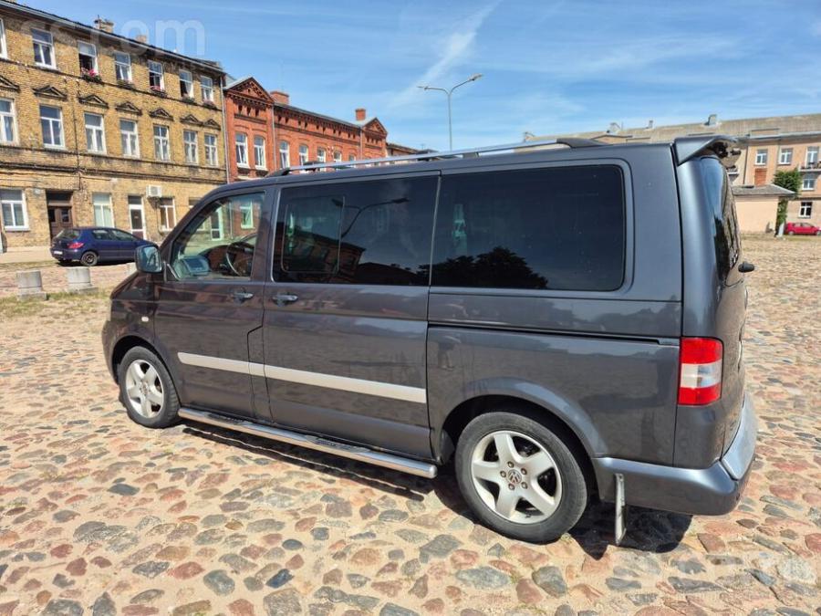 Pelēks Volkswagen Multivan 2006 Liepāja, ar dzinēja tilpumu 2.50 L un nobraukumu 445 tūkst. km par 5800 €, foto 4 vietnē AUTOMOTO.COM.LV