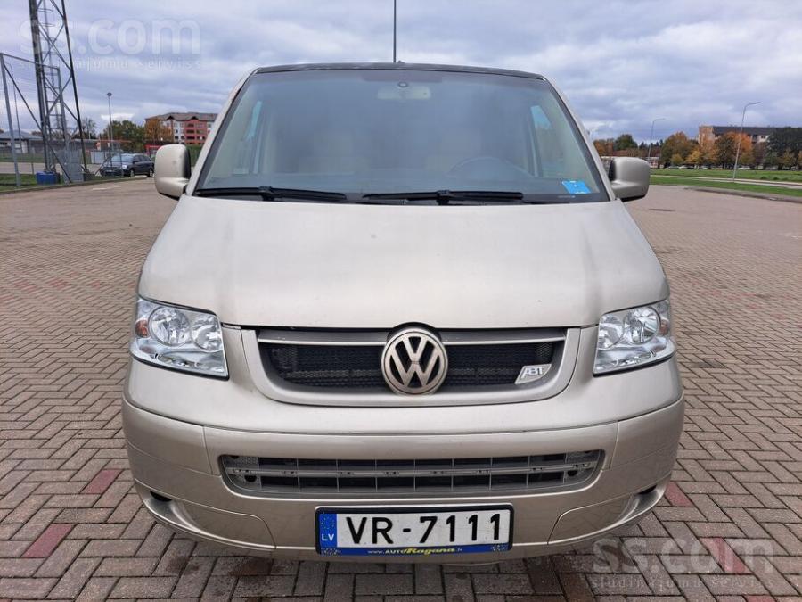 Серый Фольксваген Мультиван 2006 в Валмиера, объемом двигателя 2.50 л и пробегом 425 тыс. км за 4950 €, фото 1 на AUTOMOTO.COM.LV