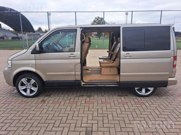 Grey Volkswagen Multivan 2006 in Valmiera, with an engine capacity of 2.50 L and mileage of 425 thousand km for 4950 €, photo 7 on AUTOMOTO.COM.LV