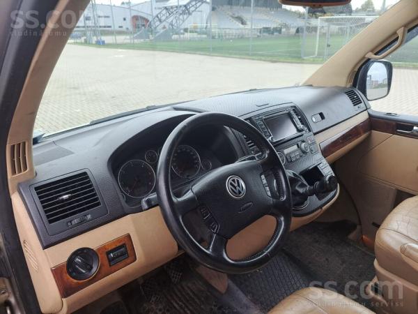 Grey Volkswagen Multivan 2006 in Valmiera, with an engine capacity of 2.50 L and mileage of 425 thousand km for 4950 €, photo 10 on AUTOMOTO.COM.LV