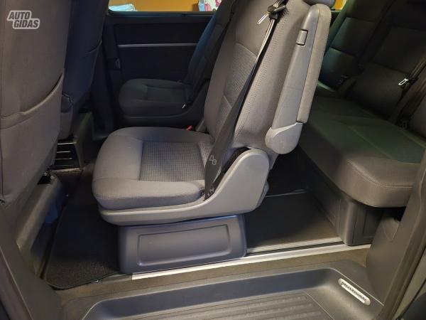 Pelēks Volkswagen Multivan 2008 Kauņa, ar dzinēja tilpumu 2.50 L un nobraukumu 287 tūkst. km par 13600 €, foto 10 vietnē AUTOMOTO.COM.LV